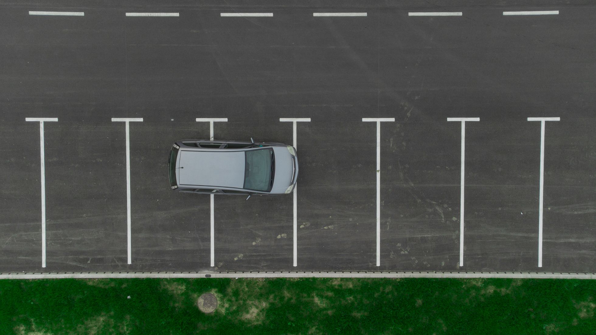 Parkowanie prostopadłe – Ważne porady i wskazówki - AUTOME